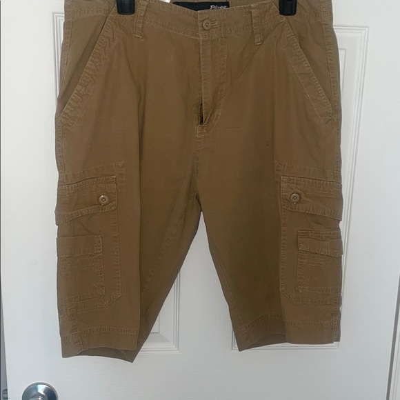 Plugg | Shorts | Plugg Tan Cargo Shorts Relaxed Fit Kneelength | Poshmark